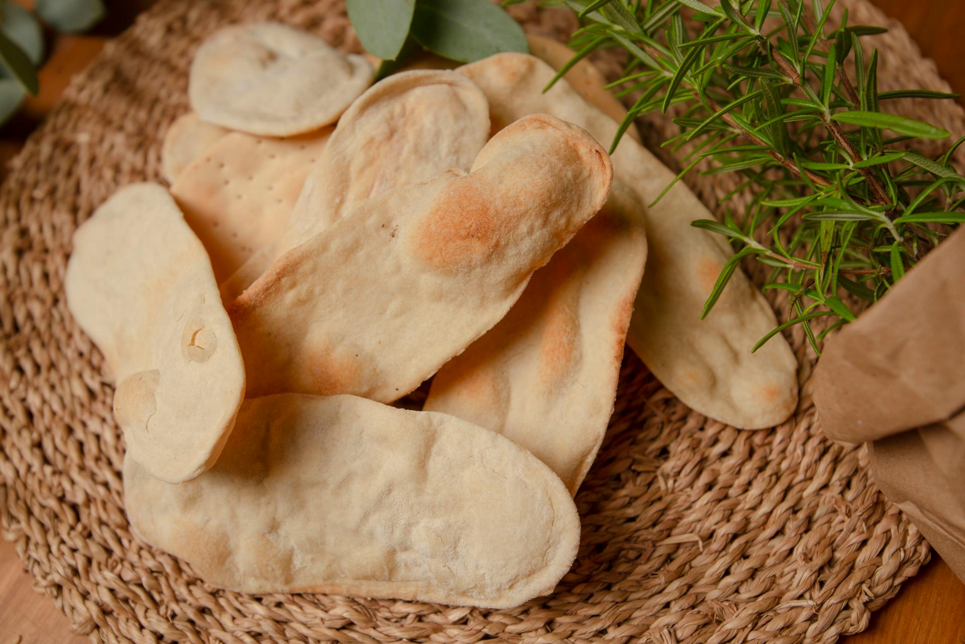 Abraham’s Serving Angels: A Profound Example of Biblical Hospitality - Abiding in Him